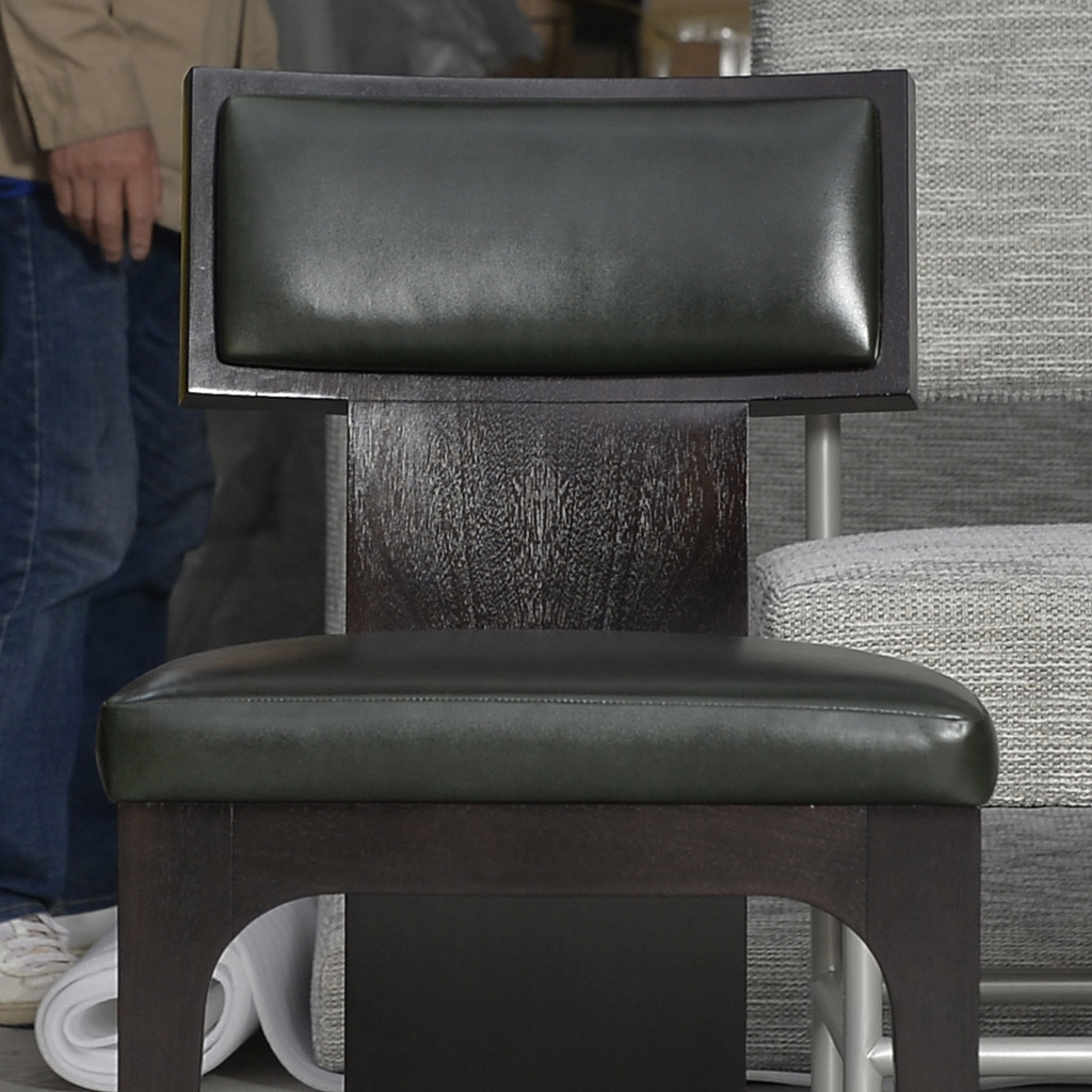 DECCA FURNITURE - Crest Leather
